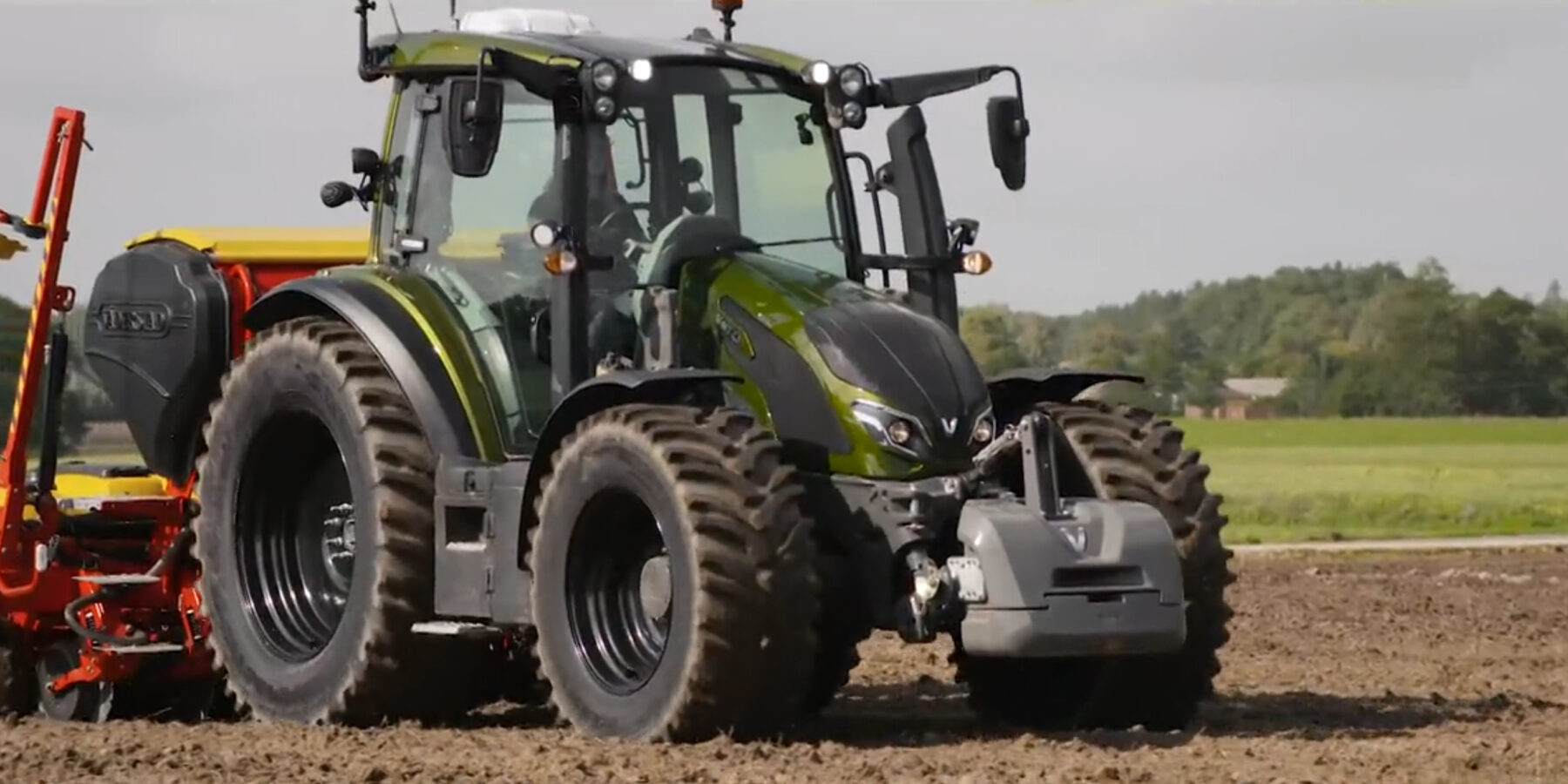 Massey Ferguson 8S.265 DCT Exclusive är Årets Traktor 2021 - Lantbruksnytt